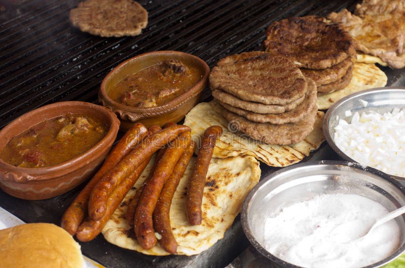 Balkan mat arkivfoto. Bild av korvar, galler, grillfester - 31880484