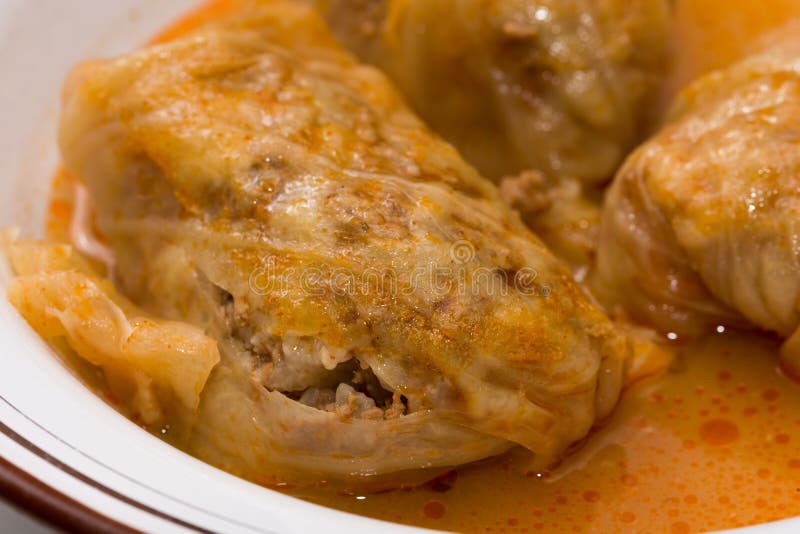 Balkan-sarma Mahlzeit Gedient Auf Der Platte Stockfoto - Bild von ...