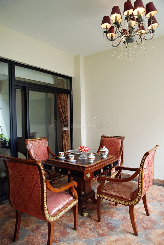 Balkongtabell fotografering för bildbyråer. Bild av loggia - 12603191