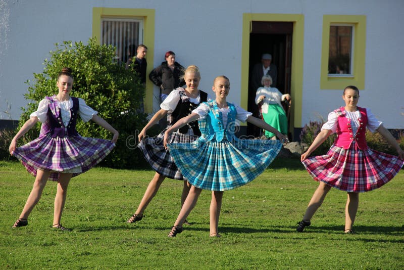 Ballare fotografia editoriale. Immagine di crociera, attraente - 98747321