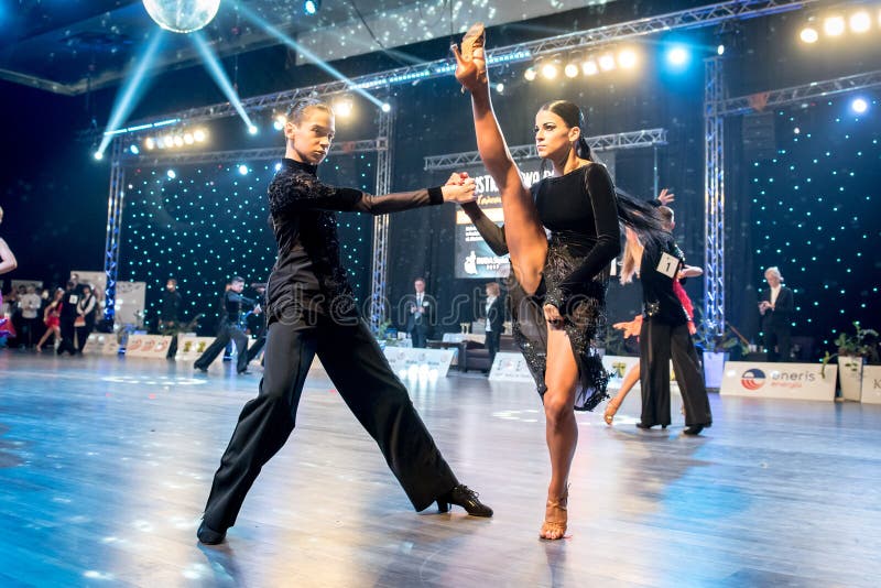 Ballerini Che Ballano Ballo Latino Fotografia Stock Editoriale ...