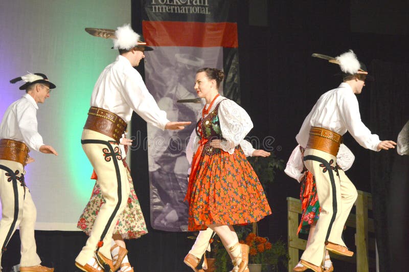 Prestazione Polacca Della Fase Dei Ballerini Fotografia Editoriale ...