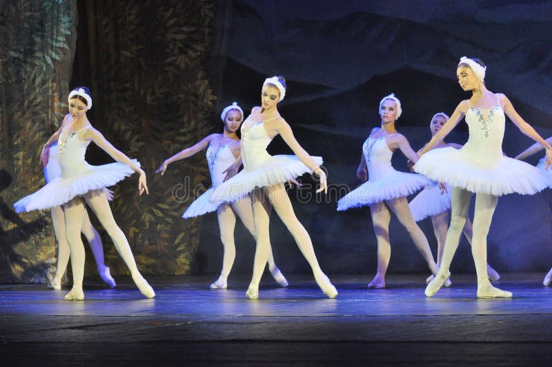 Ballet De Lac Swan, La Couronne Du Ballet Russe Photo éditorial - Image ...