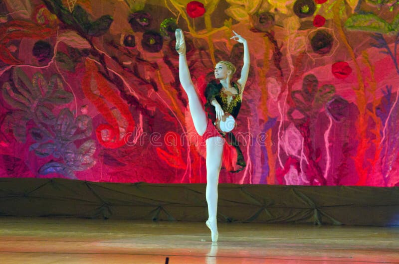 Ballet del cuento fotografía editorial. Imagen de arte - 84732427