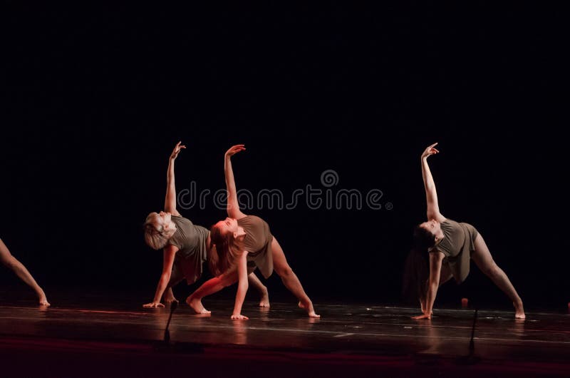 Ballet moderno dancers-3 foto de archivo editorial. Imagen de moderno ...
