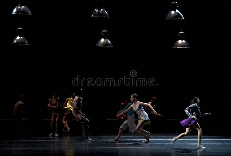 Ballet moderno dancers-1 fotografía editorial. Imagen de ritmo - 24120967