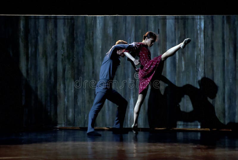 Ballet moderno dancers-3 foto de archivo editorial. Imagen de moderno ...