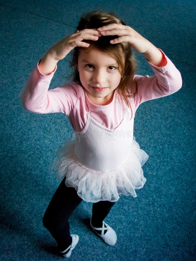 Ballet pose girl stock photo. Image of view, light, play - 109936090