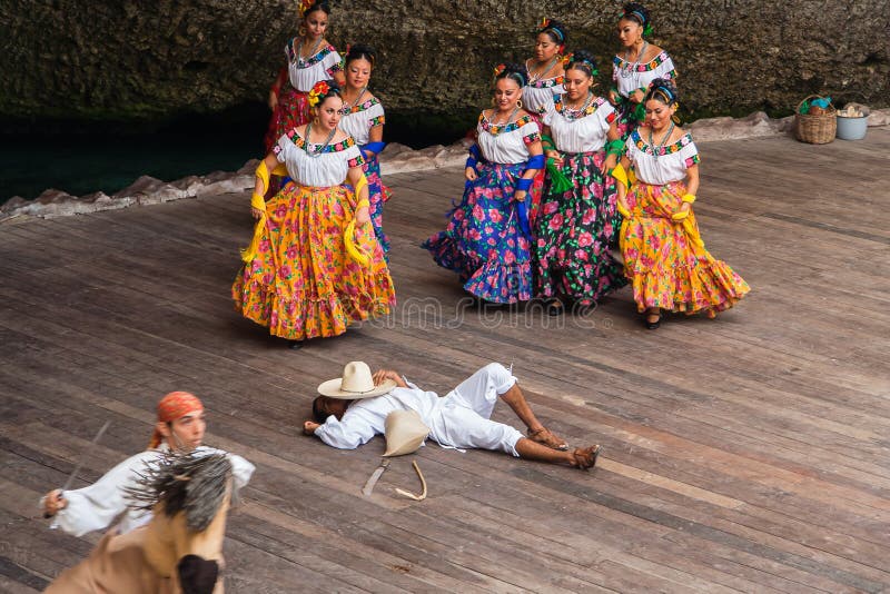 Facciata messicana tipica fotografia stock. Immagine di sporgersi - 3414870