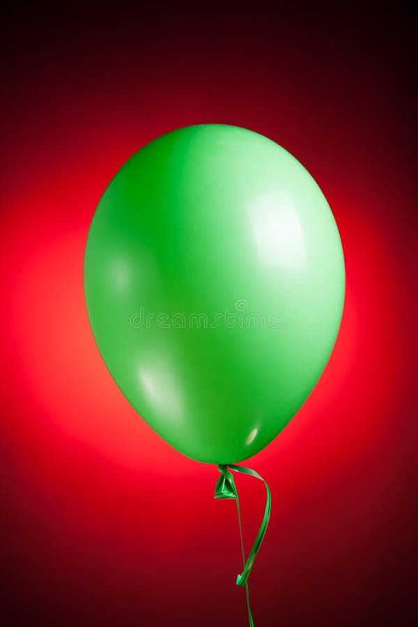 Ballon vert de fête image stock. Image du décoration - 25432679