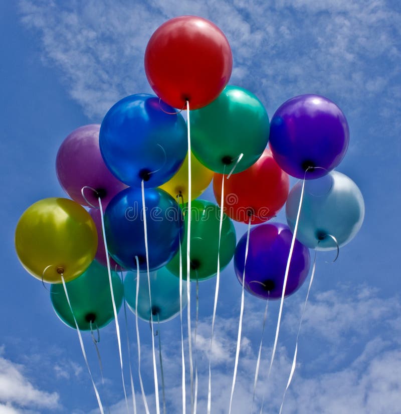 Viele Ballone Fliegen in Den Himmel Stockfoto - Bild von wolke ...