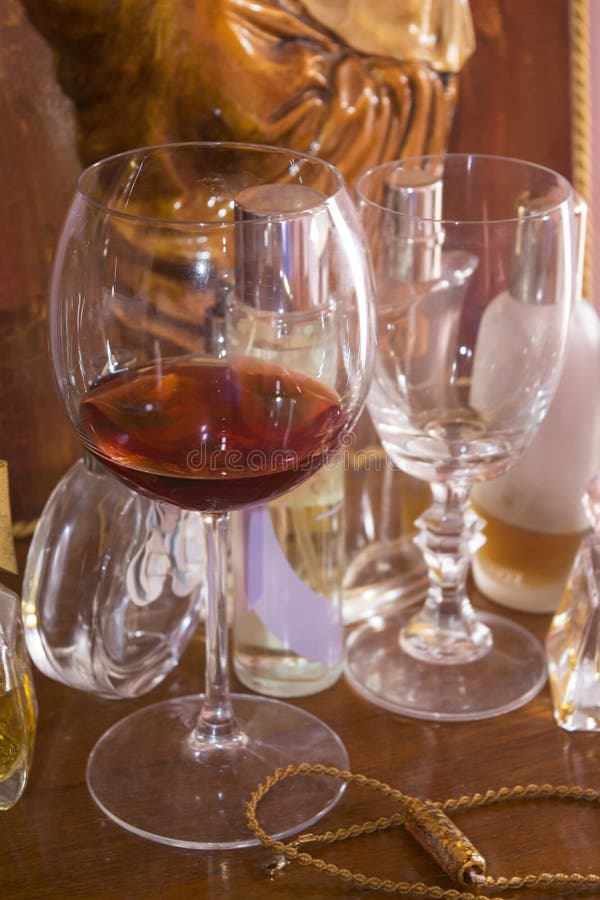 Balloon of red wine stock image. Image of wine, drinking - 107940155