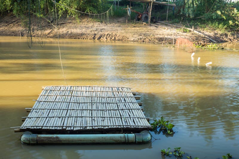 Balsa de bambú imagen de archivo. Imagen de paisaje - 121480529
