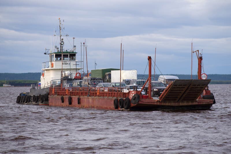 Balsa de carro no rio imagem de stock. Imagem de barco - 7225979