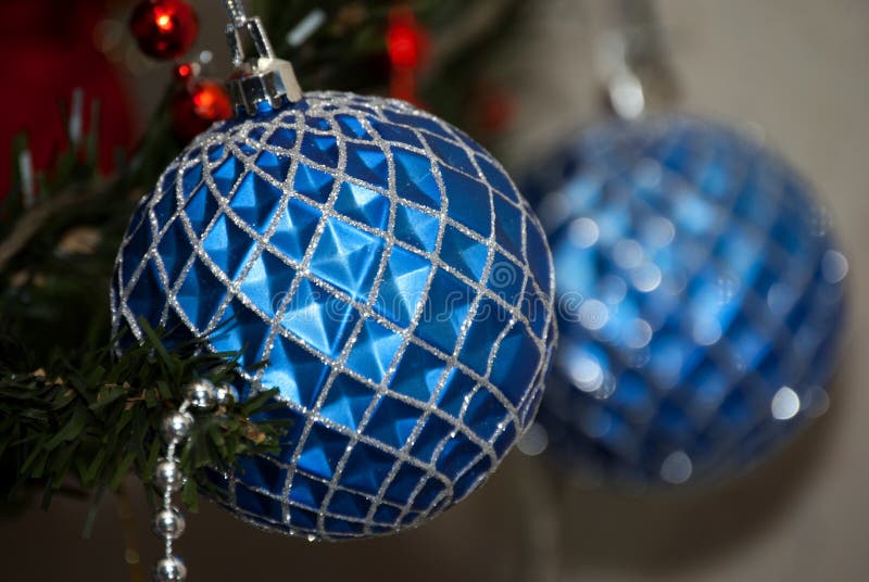 Balsl Rojo De La Navidad Sobre El Fondo Blanco Imagen de archivo ...