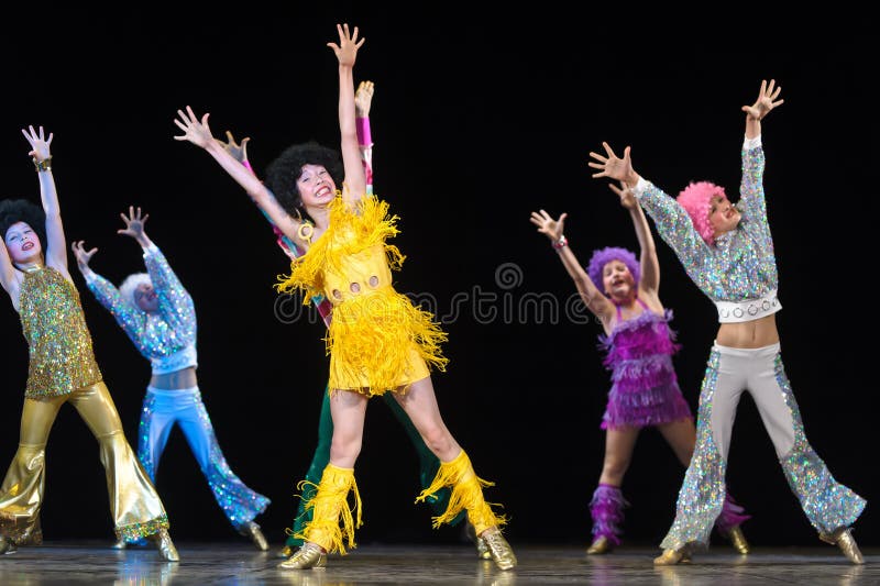 Bambini Che Ballano in Scena Fotografia Editoriale - Immagine di ...