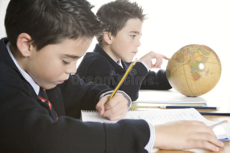 Bambino Che Fa Compito a Casa Fotografia Stock - Immagine di educativo ...