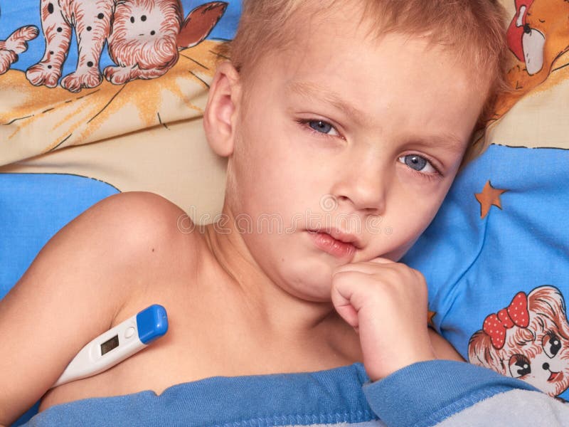 Il Bambino Ha Una Temperatura Elevata O Una Febbre, Facendo Uso Di Un ...