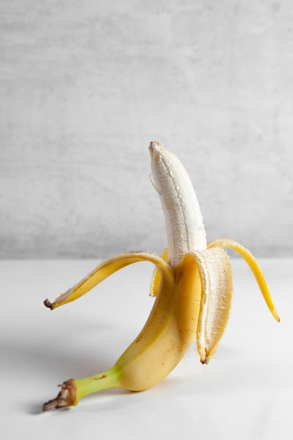 Banana imagen de archivo. Imagen de fondo, alimento - 181901243