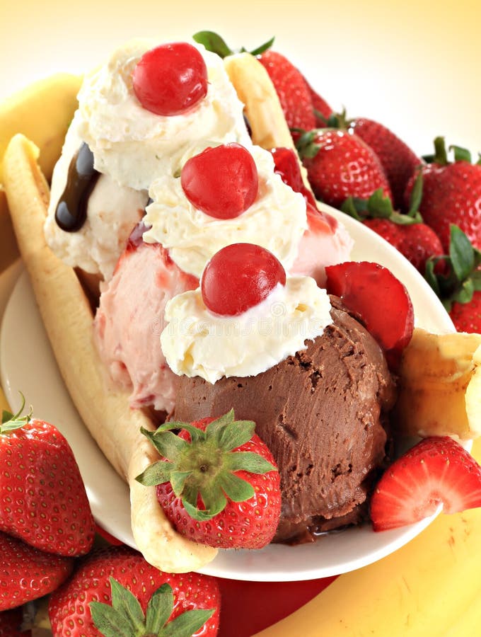 614 Delicious Banana Split Sundae Stock Photos - Free & Royalty-Free ...