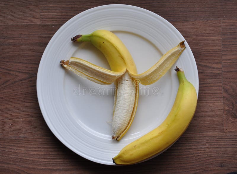 Bananas in plate stock image. Image of ingredient, freshness - 32866511