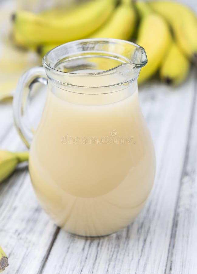 Banane Avec Du Jus Frais De Lait Image stock - Image of tropical, frais ...