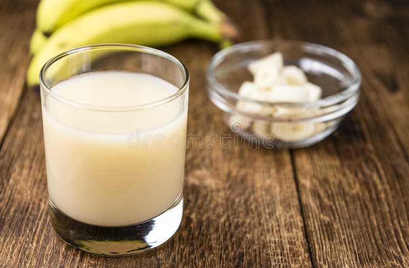 Banane Avec Du Jus Frais De Lait Image stock - Image du tropical, frais ...