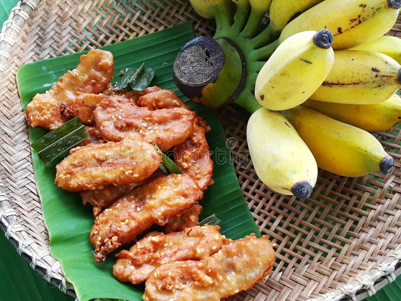 Banane Frite Sur La Feuille De Banane Photo stock - Image du banane ...