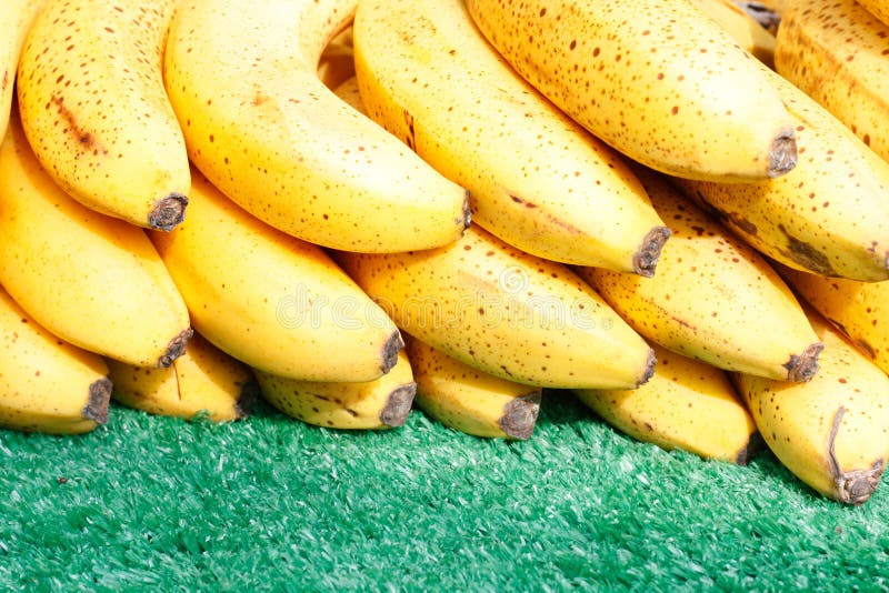 Bananes image stock. Image du bananes, personne, sain - 11124117