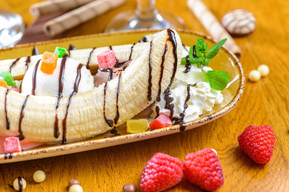 Bananglass fotografering för bildbyråer. Bild av kräm - 84534093