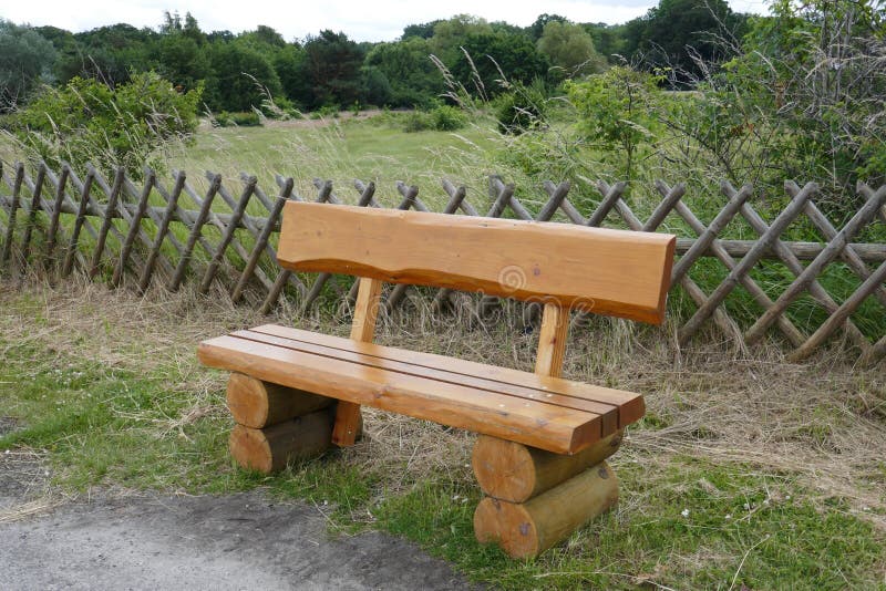 Banc en bois, rustique image stock. Image du maison, écurie - 95212115