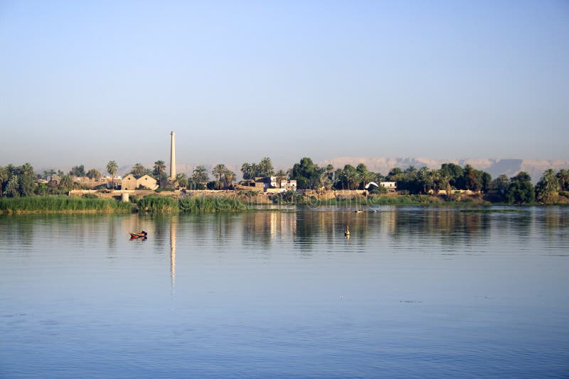 Banche del fiume Nilo fotografia stock. Immagine di cieli - 7496200