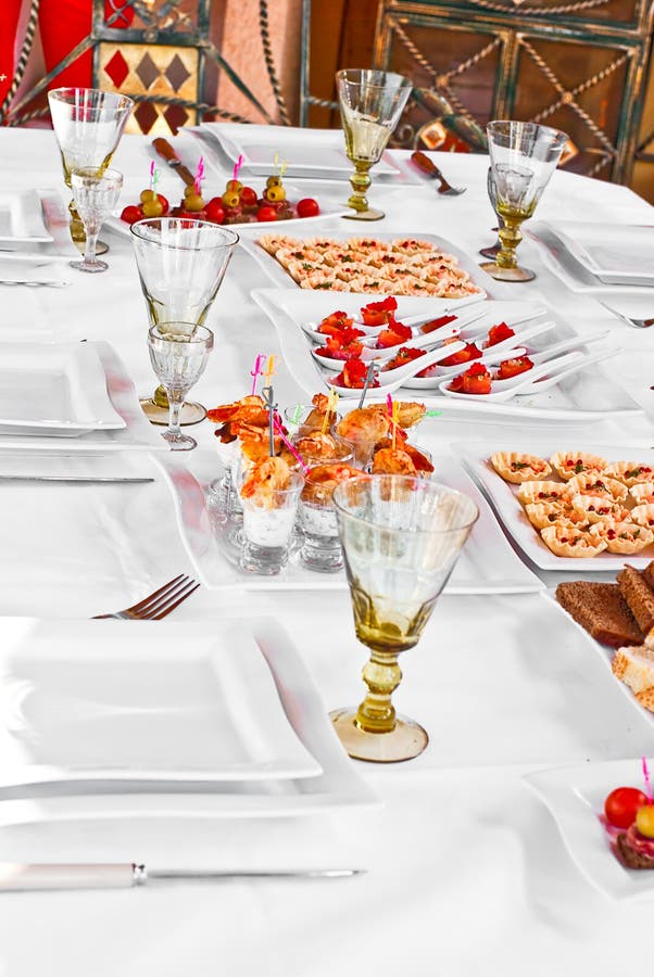 BANCHETTO GASTRONOMICO fotografia stock. Immagine di organizzazione ...