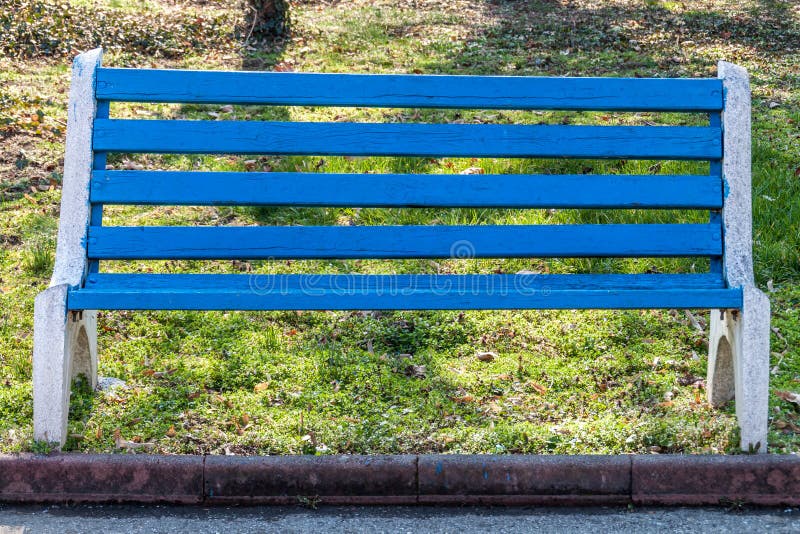 Banco azul foto de archivo. Imagen de color, exterior - 51713106