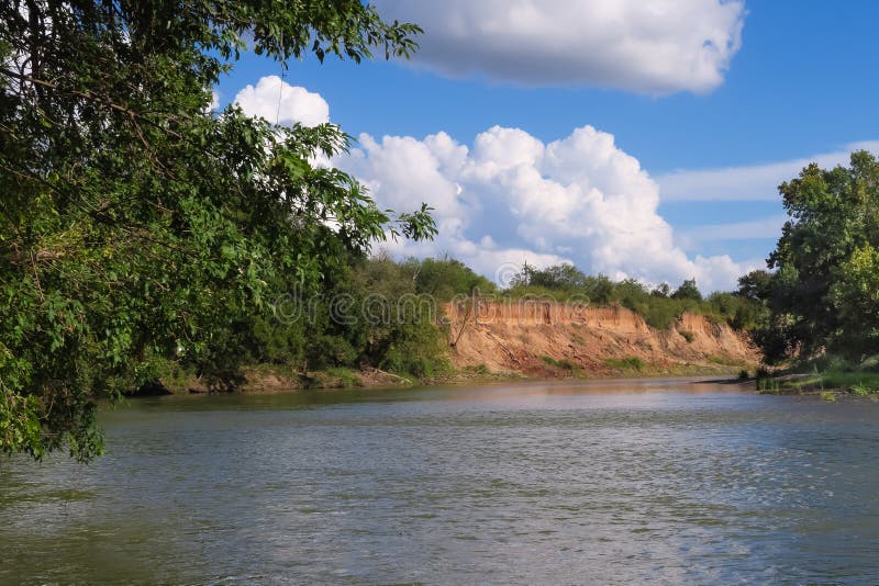 Banco De Rio No Rio Colorado Foto de Stock - Imagem de nuvens ...