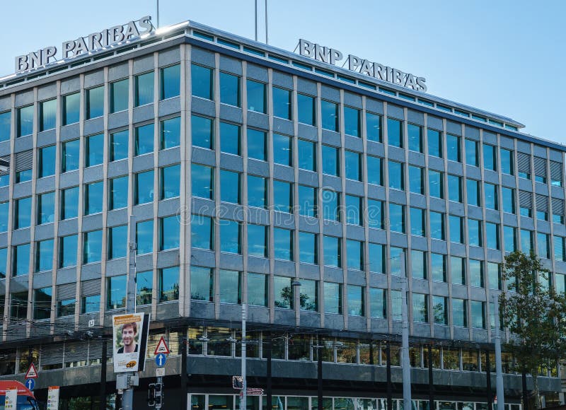 Banco bnp paribas imagem editorial. Imagem de barra - 246827215