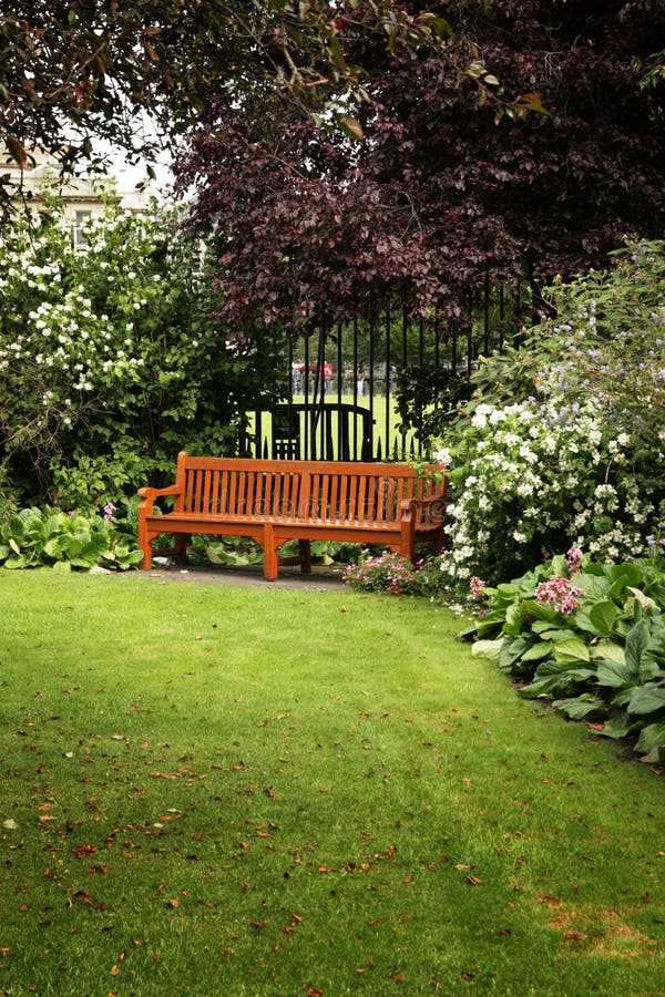 Banco de parque imagem de stock. Imagem de ambiente, vazio - 323863