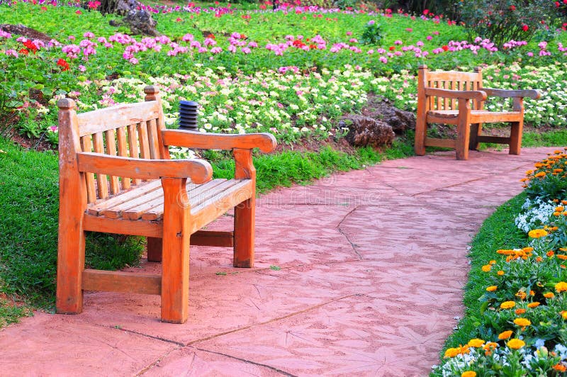 Banco en el parque imagen de archivo. Imagen de banco - 31890665