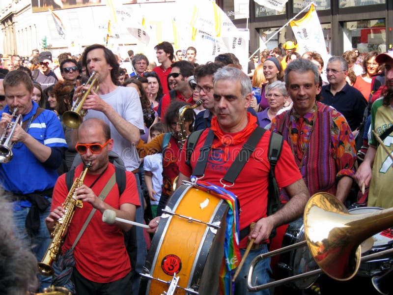 BAND MUSIC,MILAN,ITALY editorial photo. Image of labor - 14038771