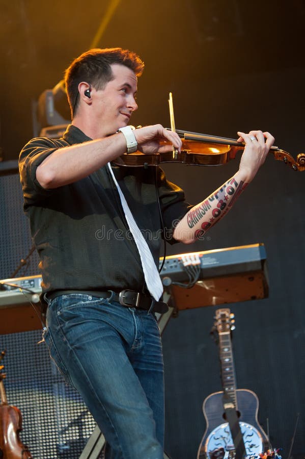 Kimberly Perry editorial photography. Image of performer - 25893142