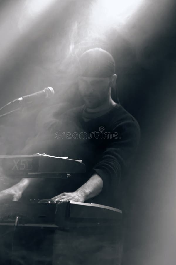 Banda de rock Saidian fotografía editorial. Imagen de teclados - 22275397