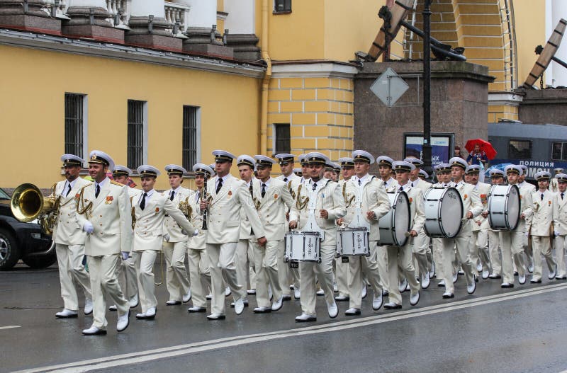 Banda Militar Marina En El Desfile Imagen de archivo editorial - Imagen ...