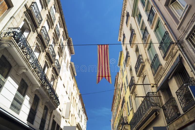 Bandeira Catalan Em Perpignan Imagem de Stock - Imagem de branco, sobre ...