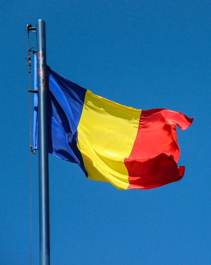 Bandeira romena imagem de stock. Imagem de amarelo, romanian - 65425811