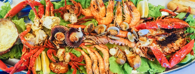 BANDEJA DO MARISCO imagem de stock. Imagem de fresco - 137601855