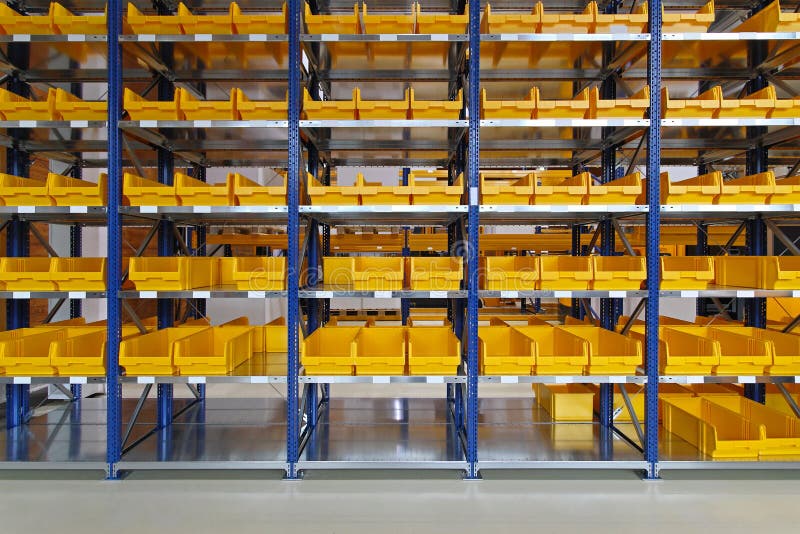 Bandejas Del Compartimiento Del Almacén Imagen de archivo - Imagen de ...