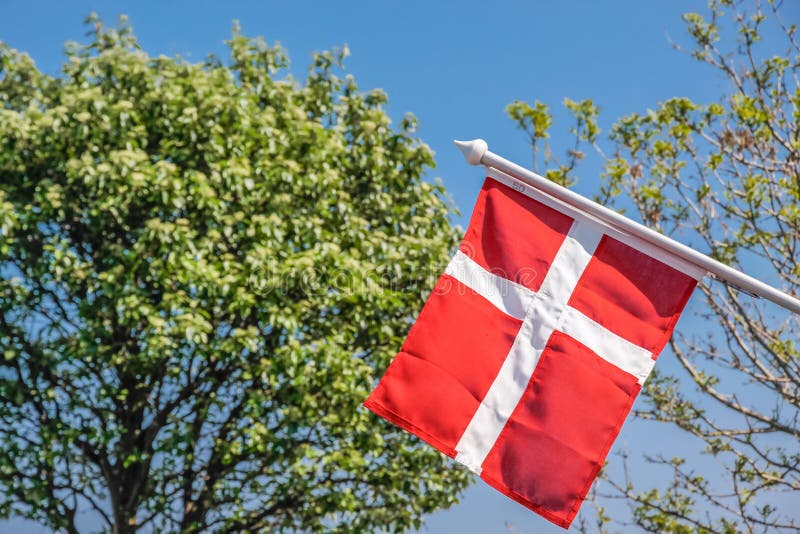 Bandera danesa foto de archivo. Imagen de escandinavo - 31786650
