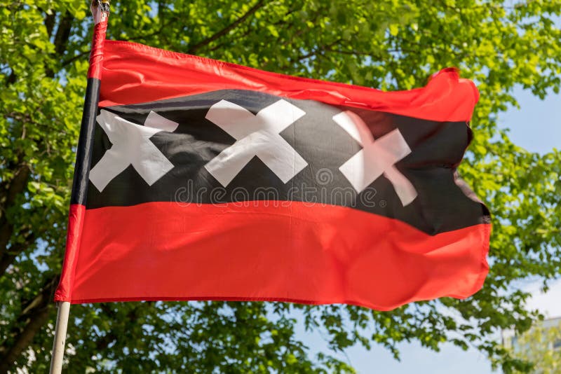 Bandera de Amsterdam foto de archivo. Imagen de tres - 159352094