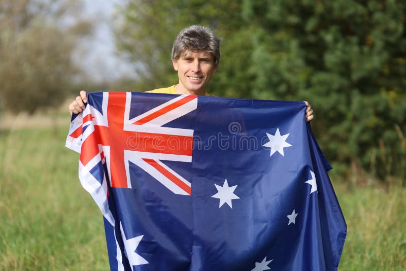 Bandera De Australia En Manos Humanas Foto de archivo - Imagen de ...