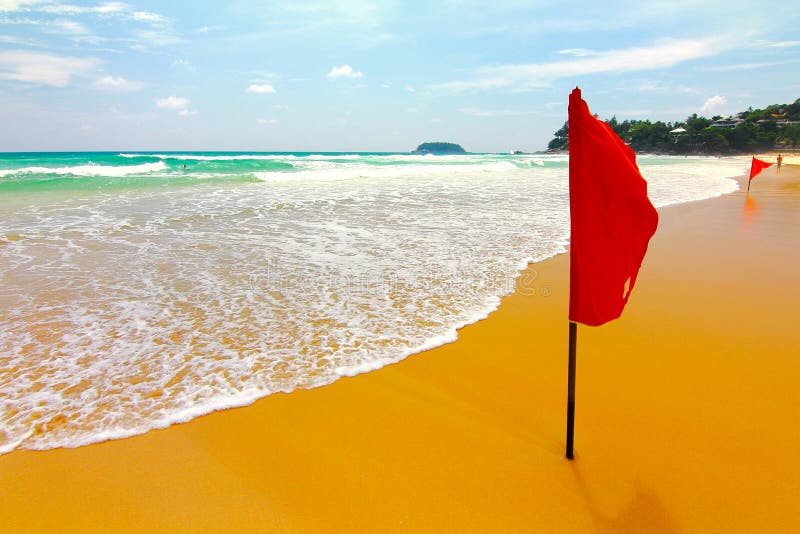Bandera Roja En La Playa De Phuket Imagen de archivo - Imagen de vida ...